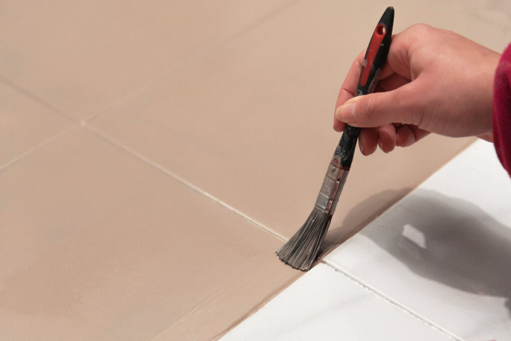 Bodenfliesen streichen | Anleitung, Lacke und Infos